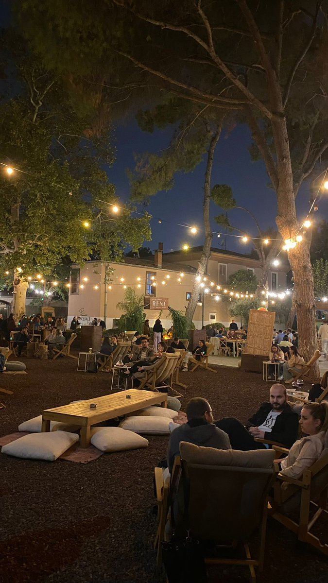 Bornova’nın etkinliklerle dolu mekanı House of Rene’de arkadaşlarınla ...