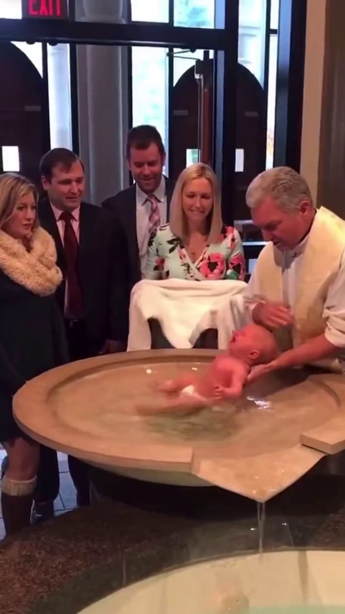 Priest dropped the baby during a baptism 😳 - Guldum.net - Caps arama motoru