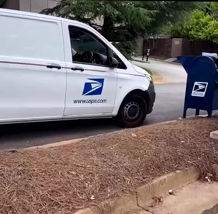 Girl gets upset because mailman won’t commit a felony for her - Guldum ...
