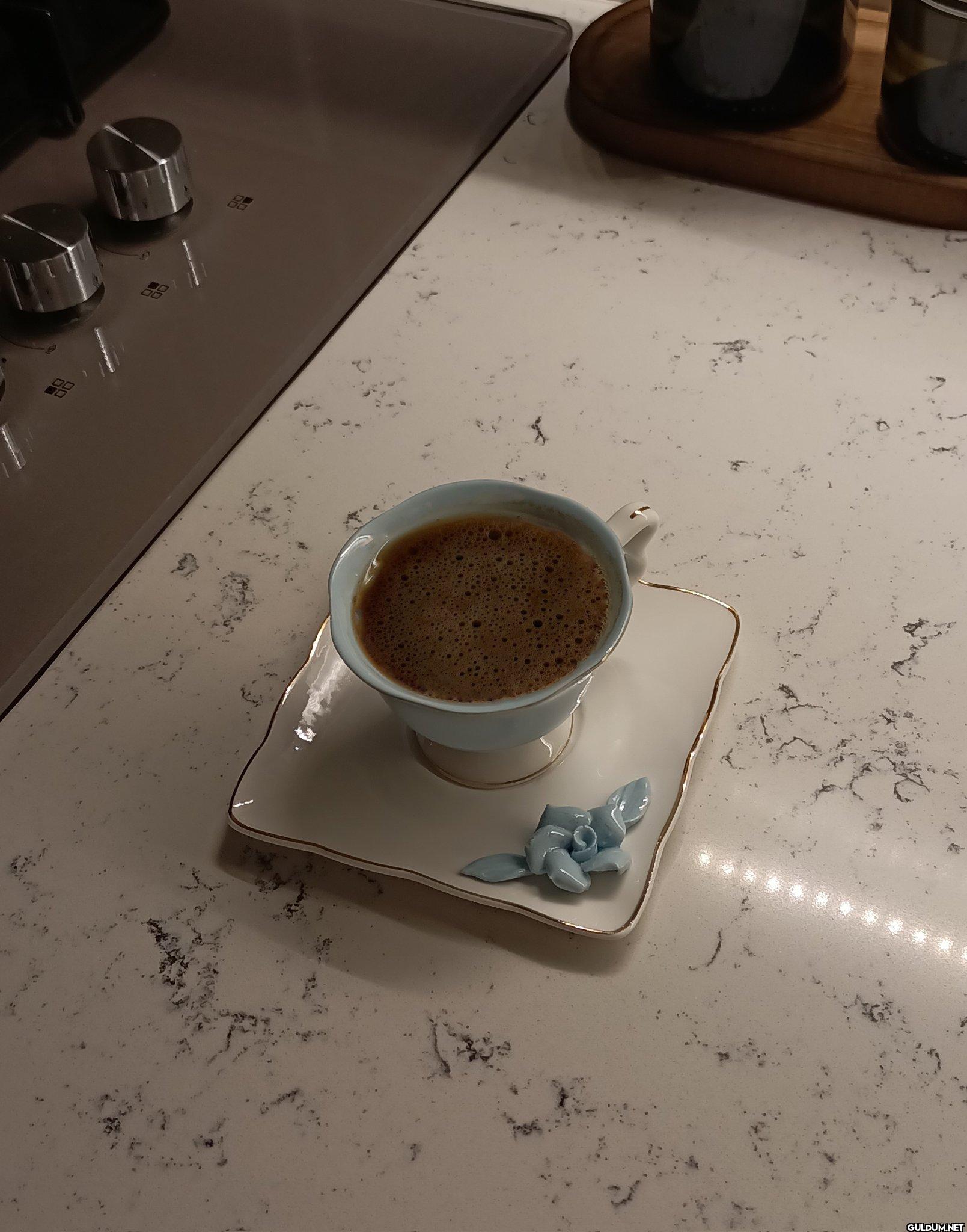 fıstık gibi giden iliskinin icine sıctım overthinki kahvesi yaptım ...